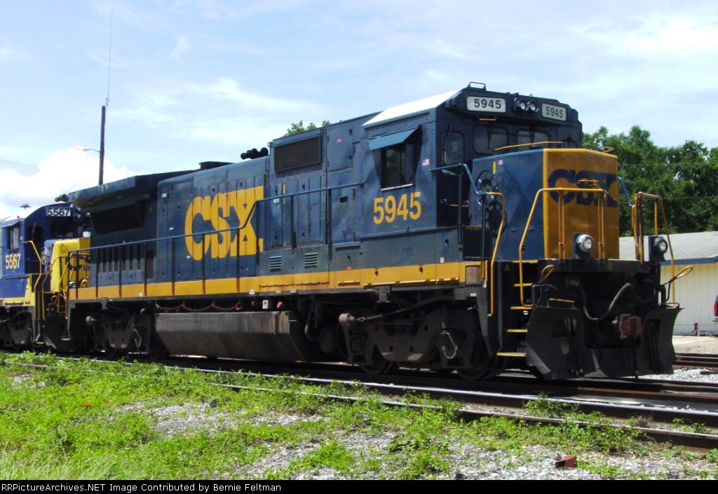 CSX 5945 (B40-8), built April 1989 as NYSW 4024,